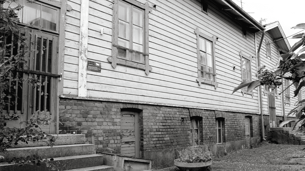 Puutalo - Tavara-asema